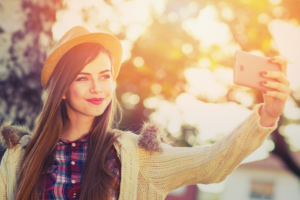 7 Tips for Snapping the Perfect Selfie | Young Living Blog